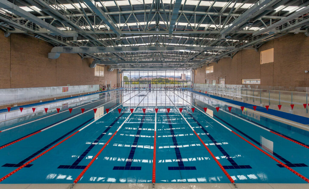 Tejas en fibra de vidrio: CEFE Fontanar del Río (Bogotá)